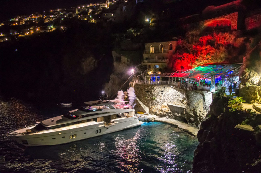 Top 3 Bars and Nightclubs on the Amalfi Coast - Yacht Charter News and ...